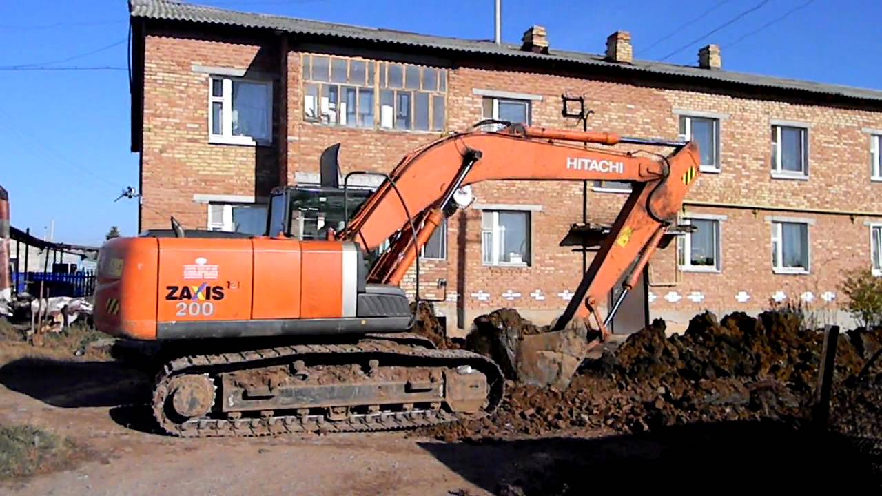 Эксковатор HITACHI ZAXIS 200 роет траншею - YouTube