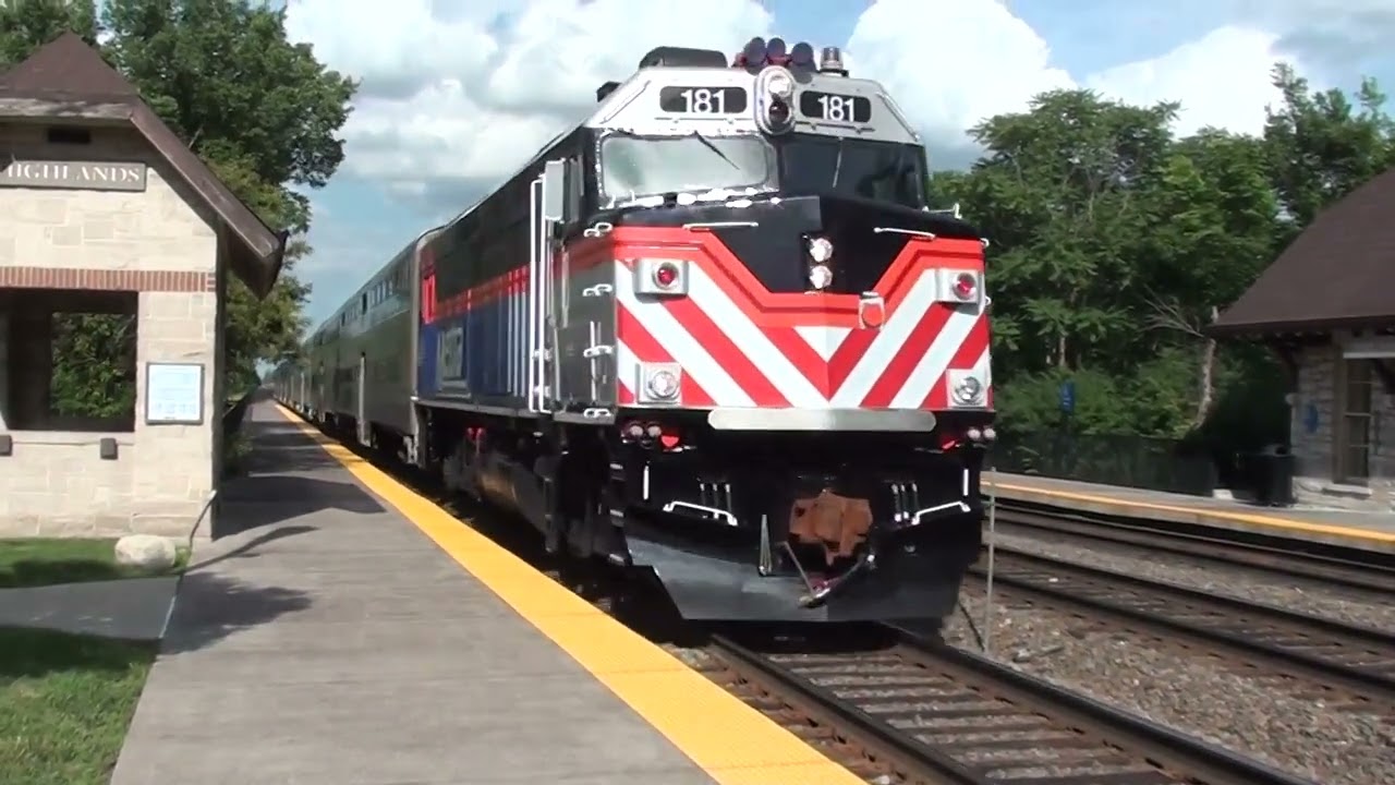 METX 181 Leads Metra Train 2017 West through Hinsdale, IL (Highlands) 7 ...