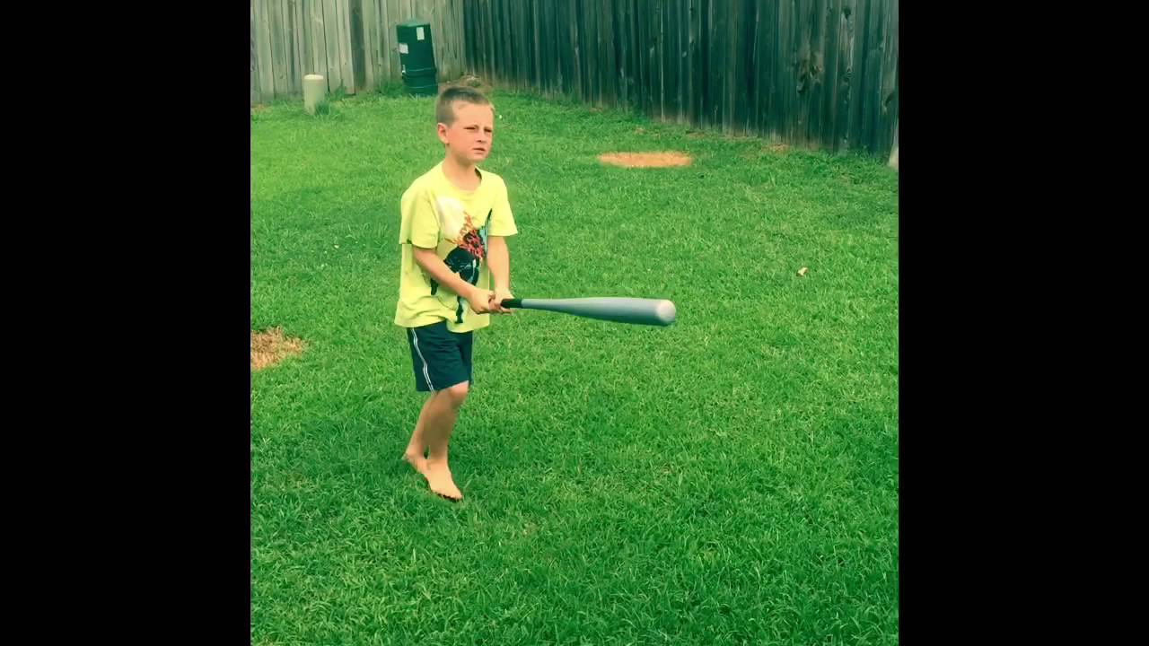 Bat flip kid - YouTube