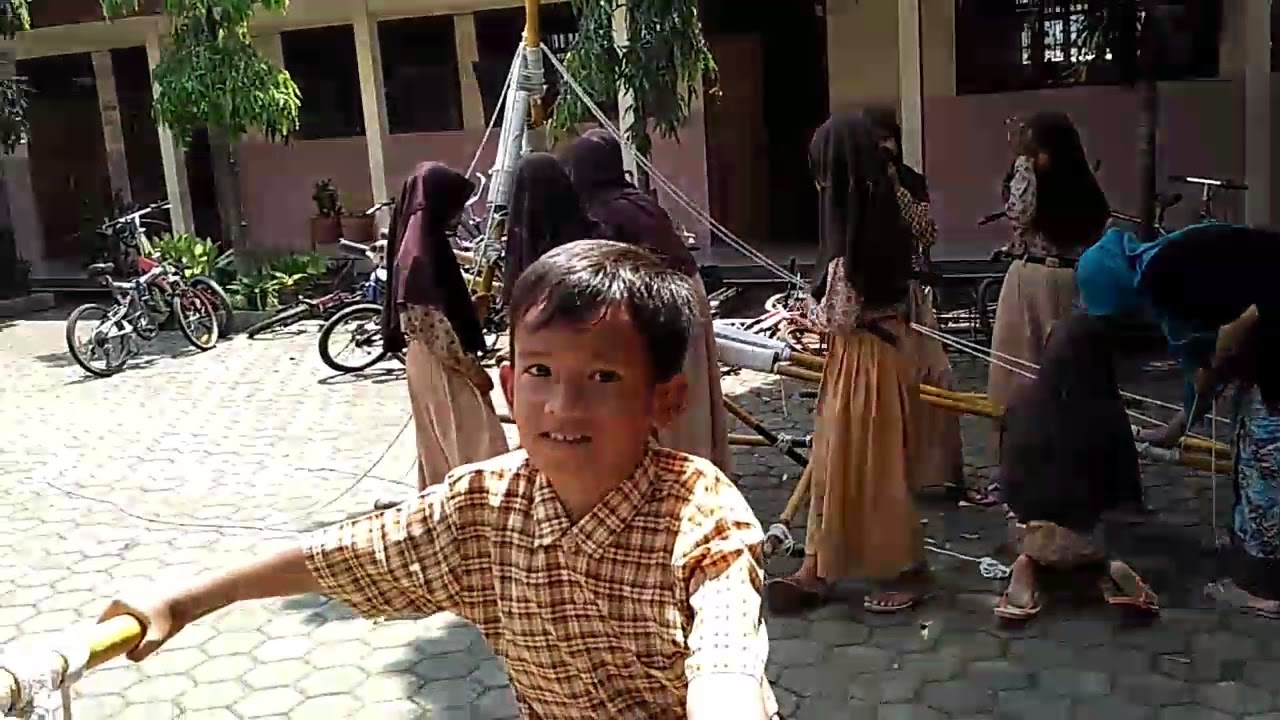 Indonesia Scouts Pioneering Challenge Trebuchet - YouTube