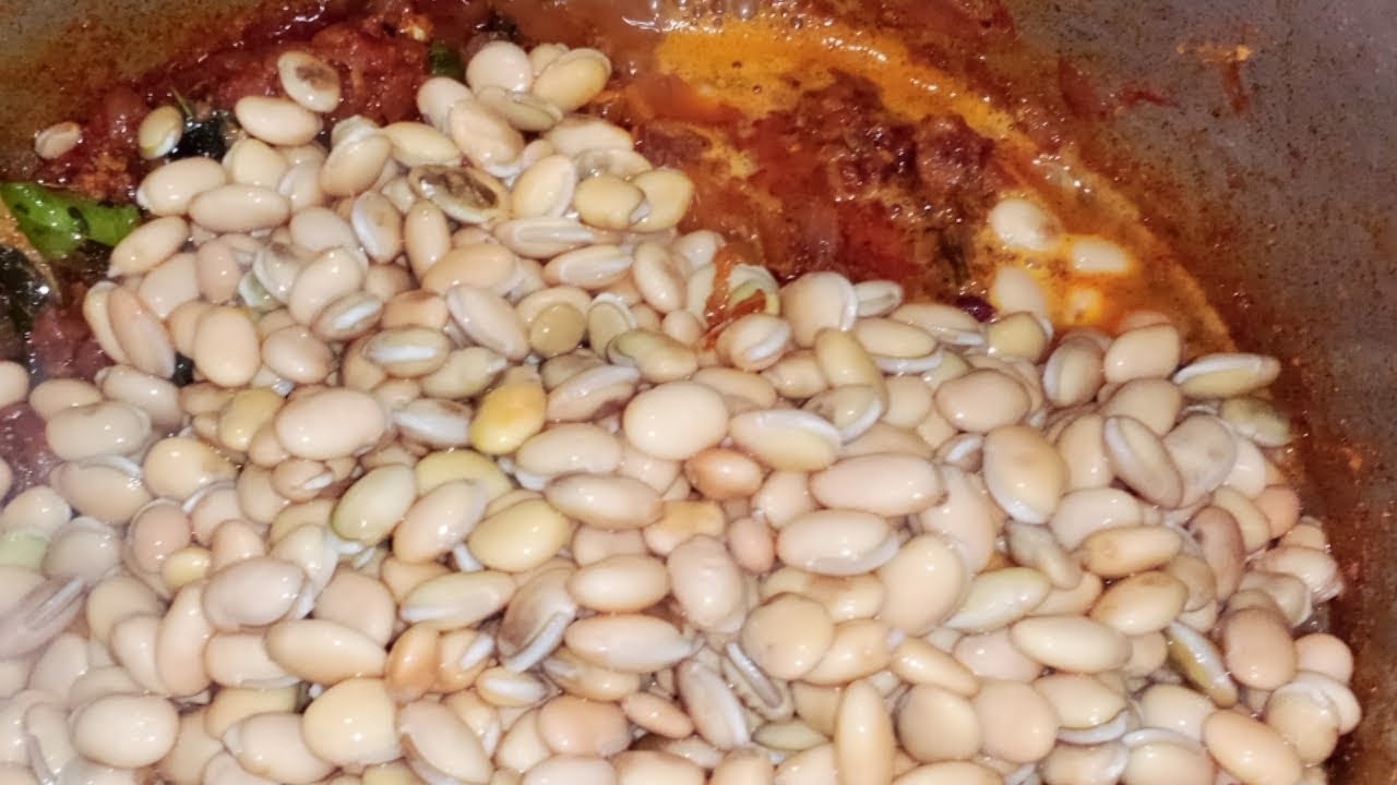 மொச்சைக்காய் குழம்பு செய்முறை / mochakai kuzhambu recipe - YouTube