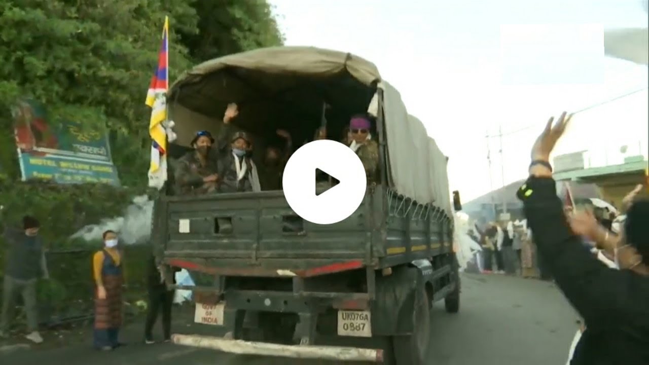 Shimla: Indian Army, SFF का स्वागत करते हुए तिब्बत समुदाय के लोग ...