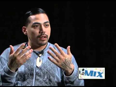 Musician Garrett Douglas finds success with island listeners - YouTube