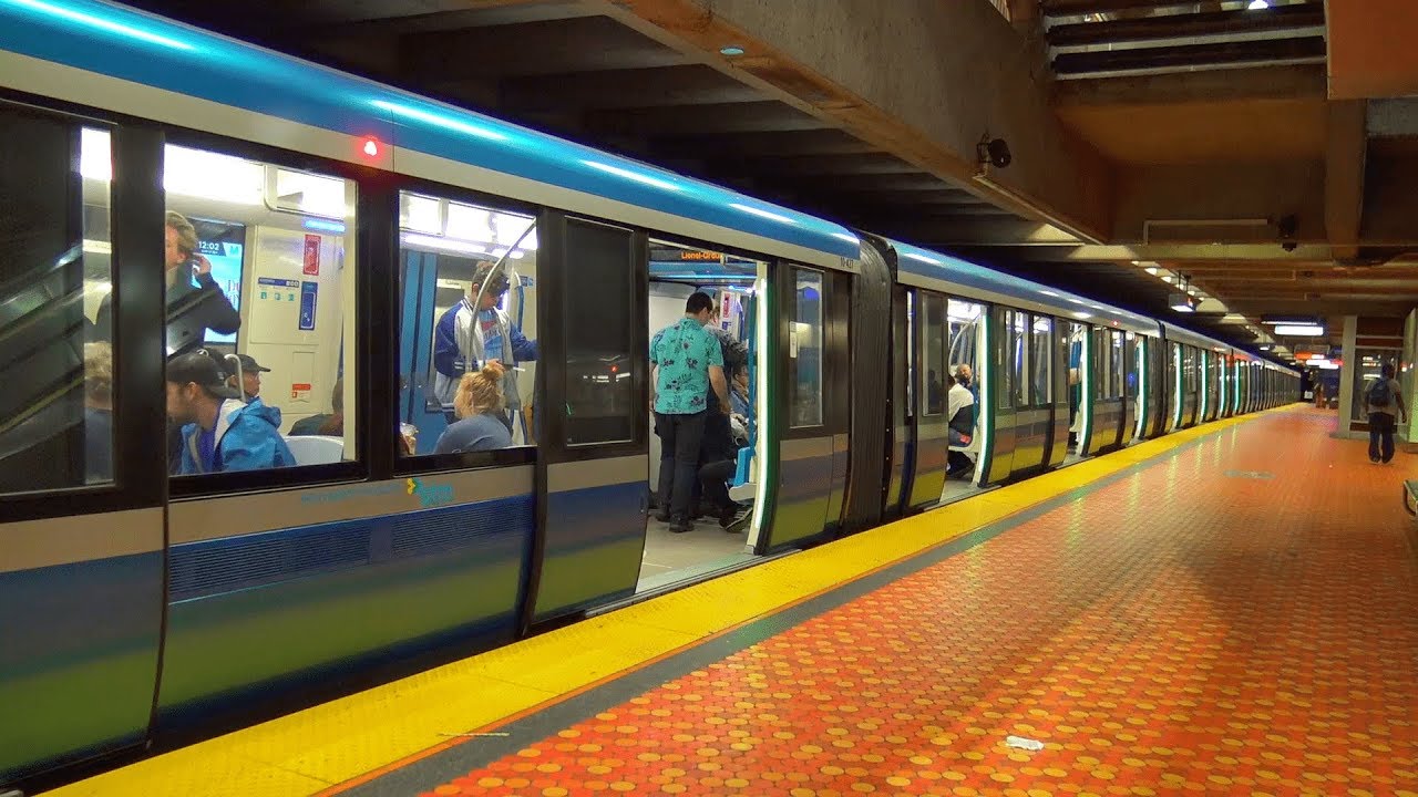 Montreal Metro Azur - Lionel Groulx - YouTube