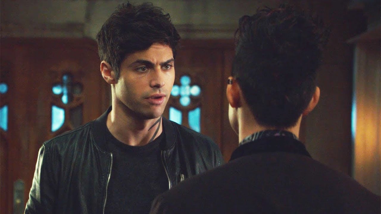 Shadowhunters 3x07 -- Alec Comforts Magnus - YouTube