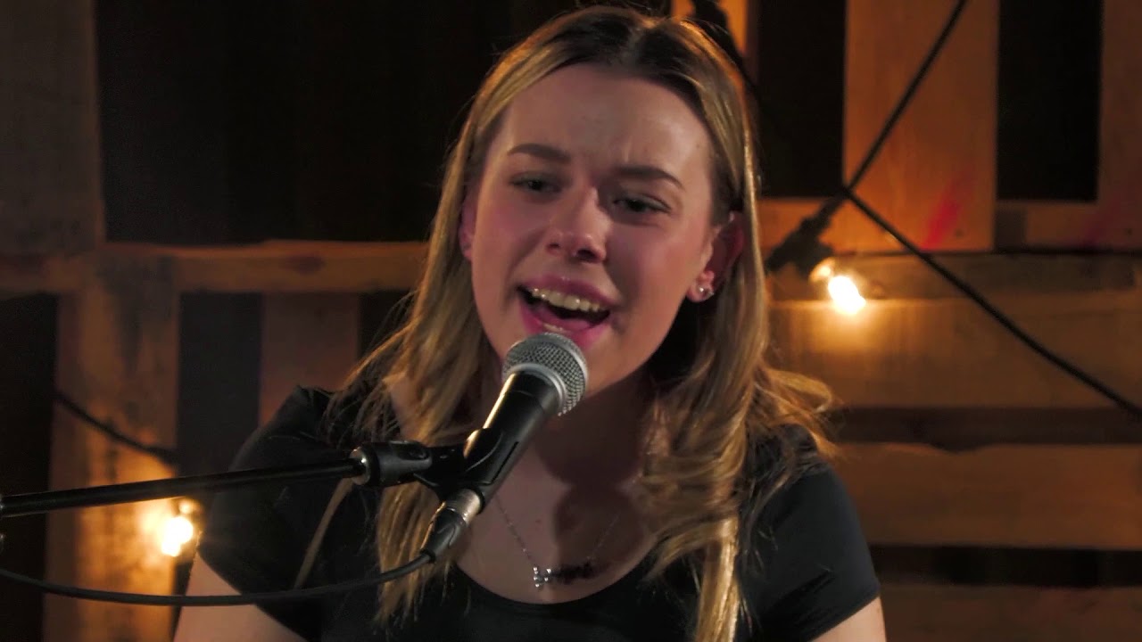 Pas de chicane dans la cabane - Caroline Bisson - YouTube