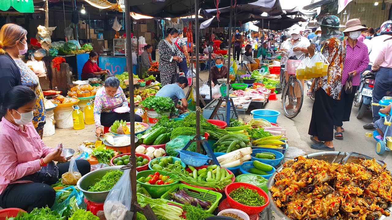 Inside And Outside Takhmao Thmei Market - Art Of Earing @ Cambodian ...