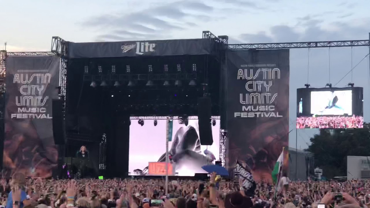 LIZZO ENTRANCE ACL 2019 - YouTube