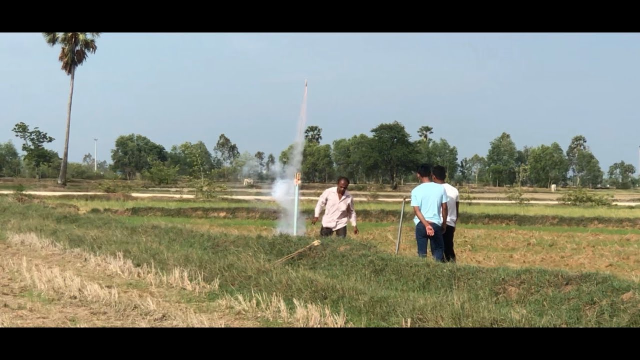 Charge fireworks - YouTube