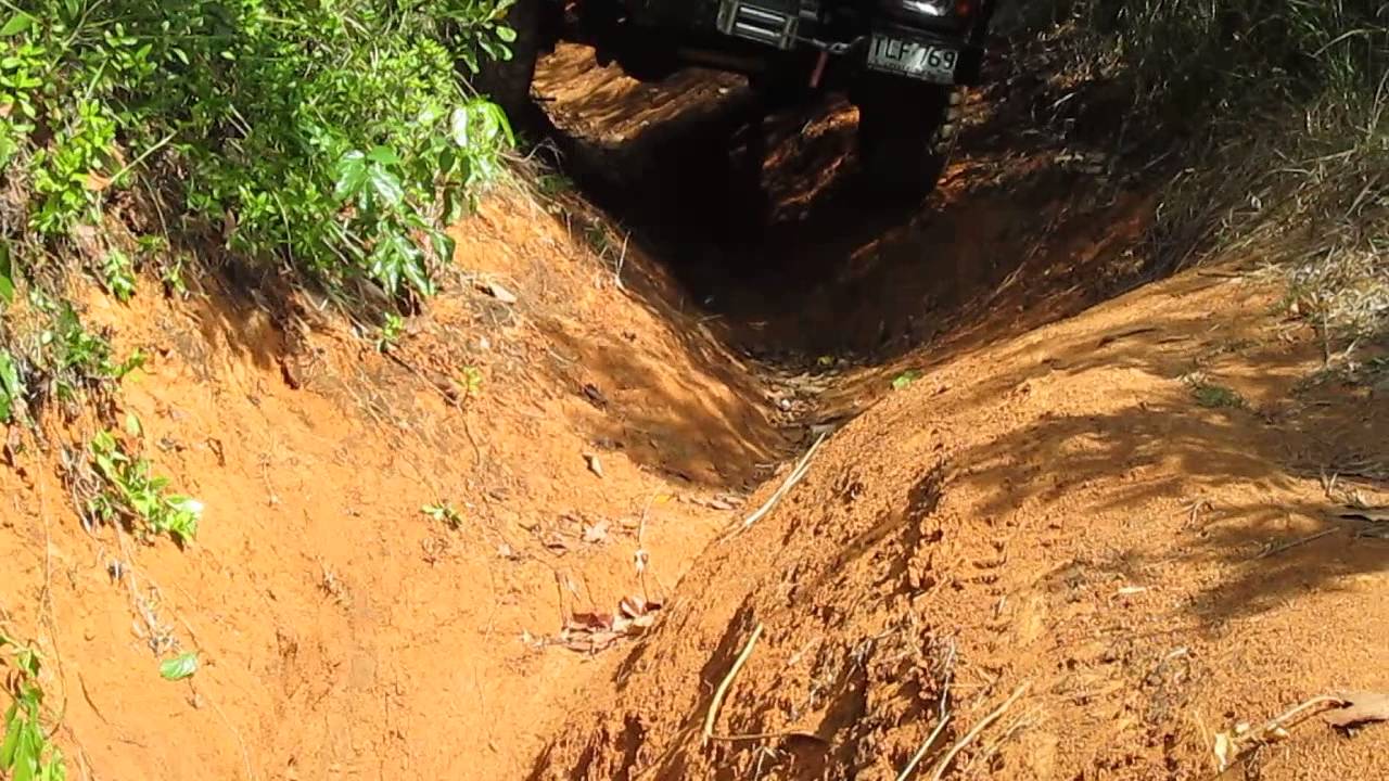 Nissan Patrol GQ / Y60 navigating maarat ruts in Rizal, Philippines ...