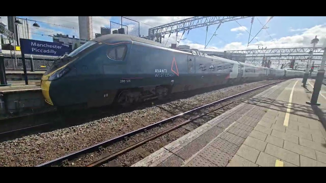 Avanti West Coast 390125 Leaving Manchester Picaddilly - YouTube