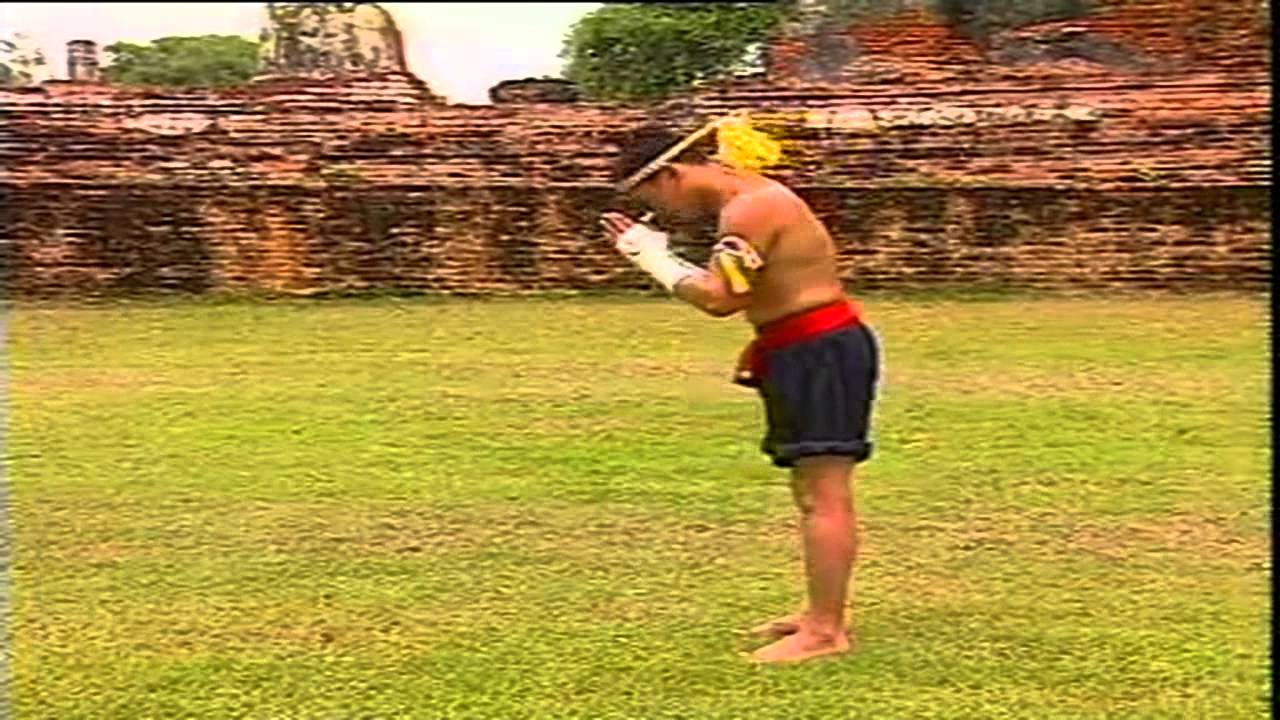 Traditional Muay Thai 【Thai Boxing Dance】 - YouTube