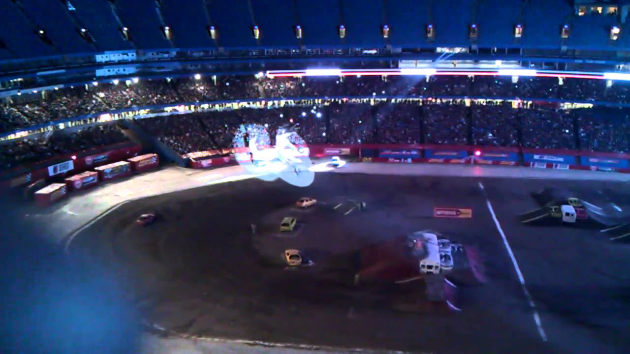 2011 Monster Jam Toronto - Robosaurus - YouTube