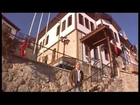 SÜMER EZGÜ  - GENÇLİK ELDE SEVDA SERDE
