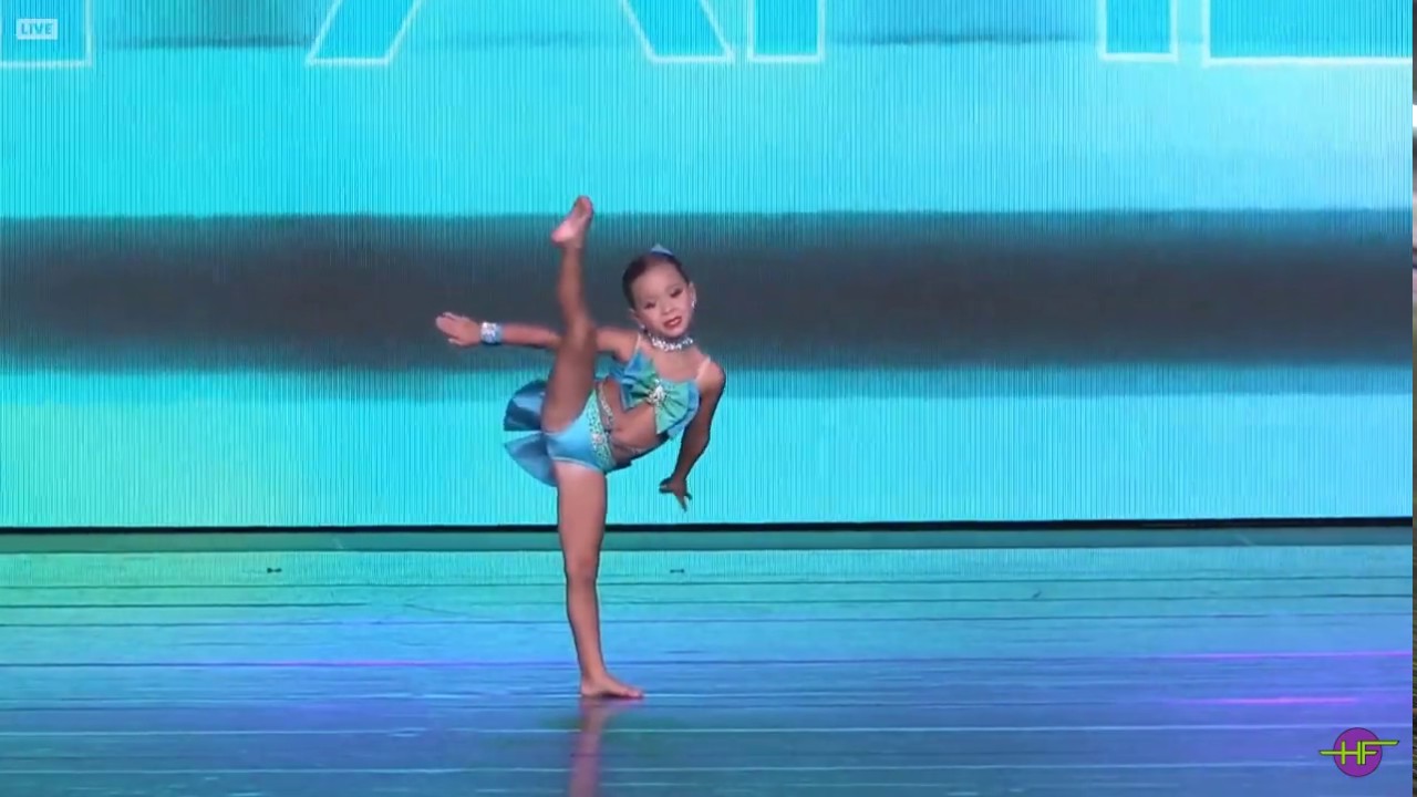 Victoria Tous - Fabulous (Showdown) - YouTube
