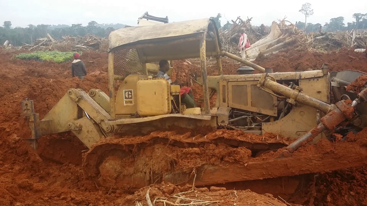 Cat D7 Diging Out Of Mud Another Cat D7 YouTube cat-d7-diging-out-of-mud-another-cat-d7-youtube