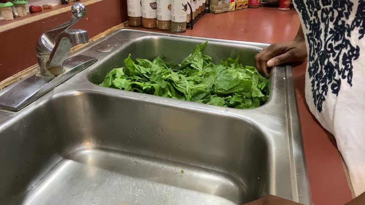 How to Clean Turnip Greens Tutorial #2 @syleasttexassoulfood - YouTube