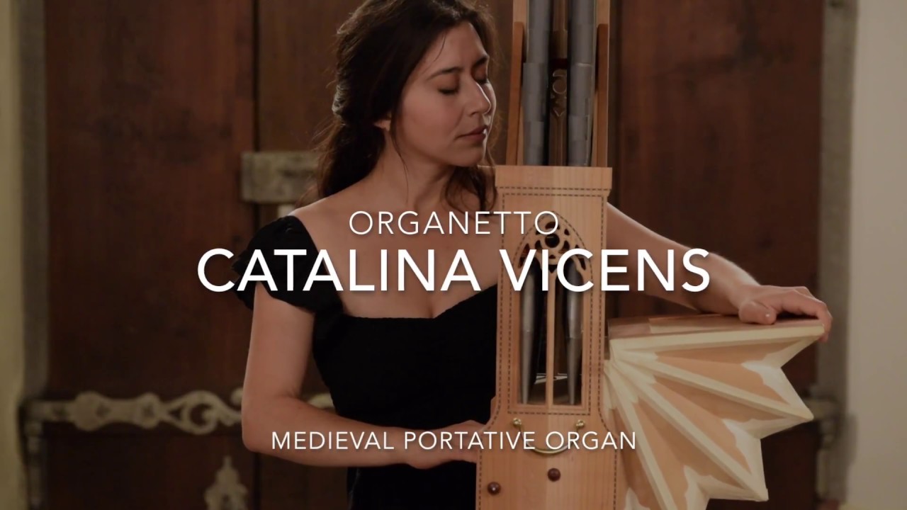 Catalina Vicens - Medieval Portative Organ / Benedicamus Domino - YouTube
