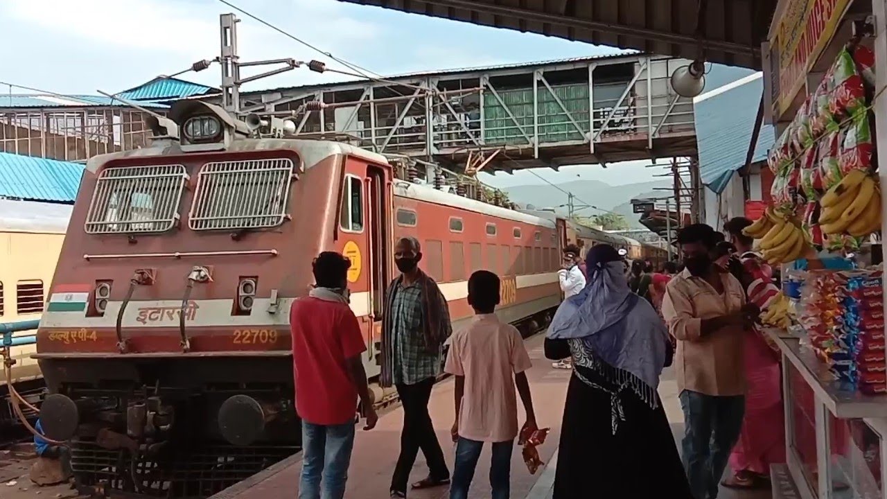 2 IN 1 VISAKHAPATNAM JUNCTION RAILWAY STATION ARRIVAL TRAINS MAIL ...