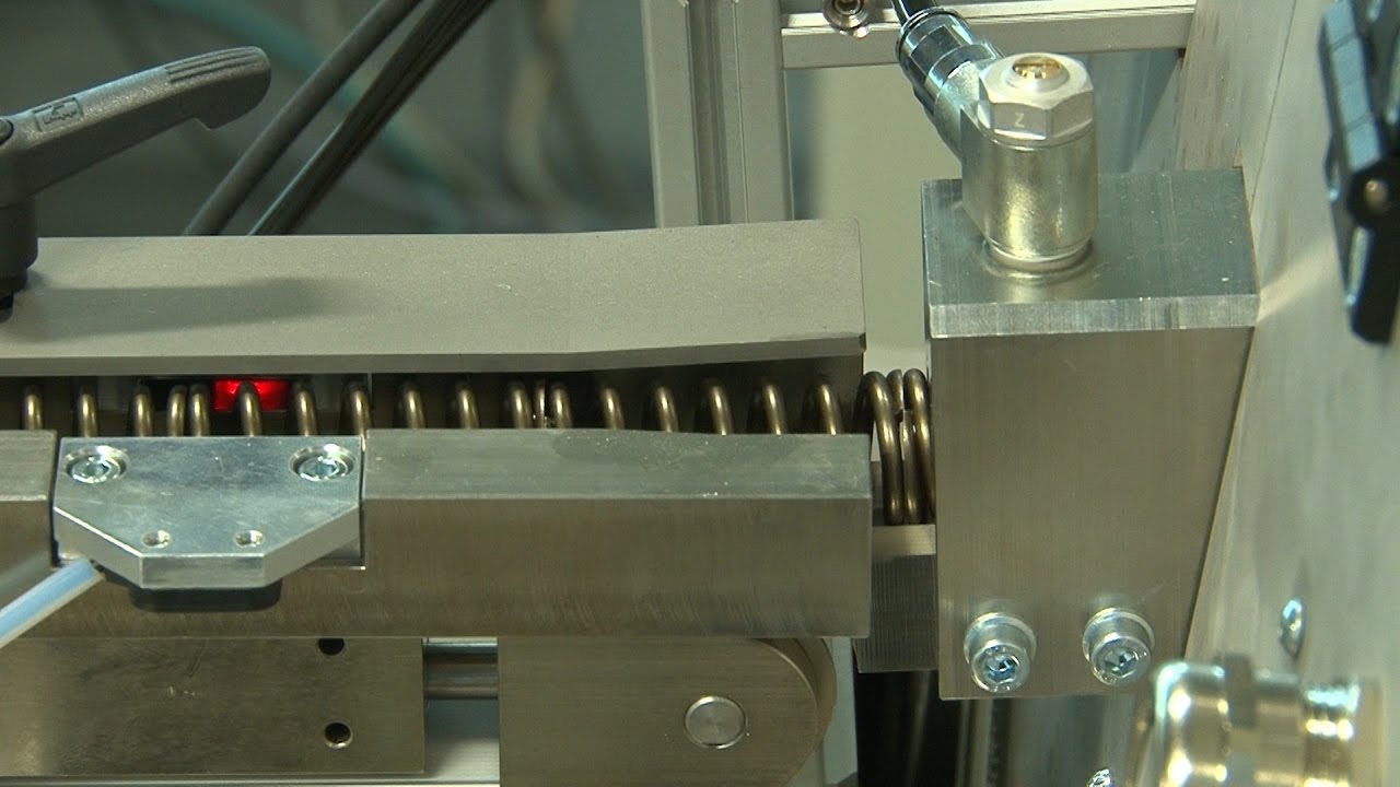MAFU GmbH Automation - Cylinder Head Spring Feeder - YouTube