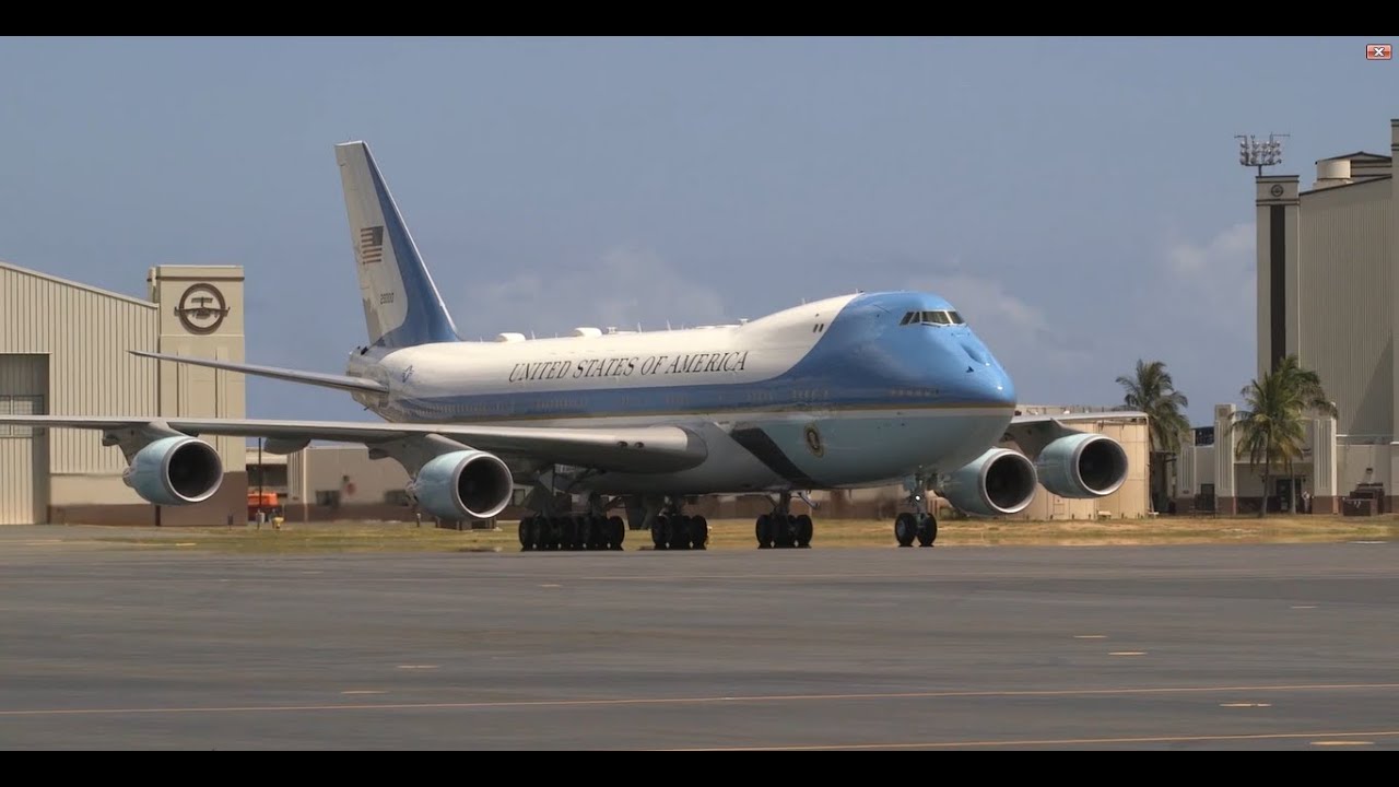 Mounstrously Powerfull Of Boeing VC-25 Air Force One Landing - YouTube