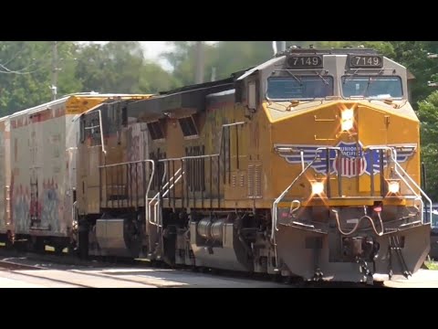 UP 7149 Leads a Manifest through Glen Ellyn, IL - YouTube