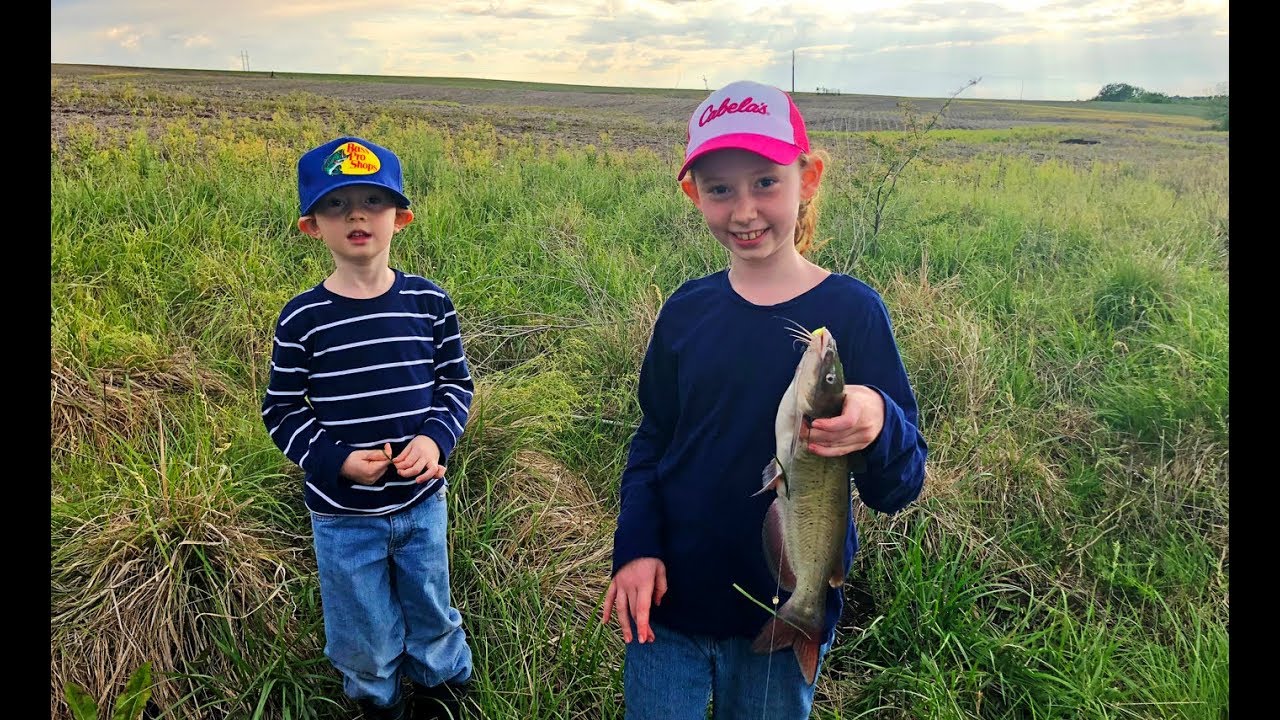 Taking Kids Fishing For Their FIRST Time! Teaching The Basics! - YouTube