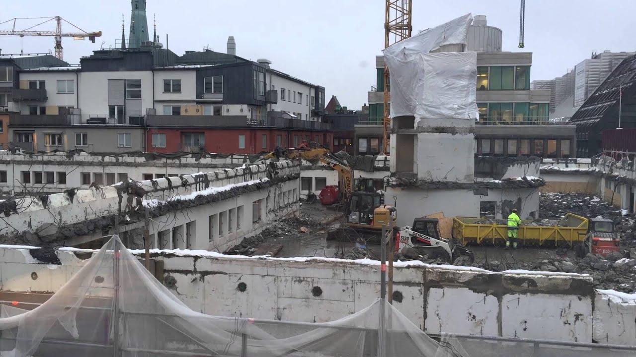 Rivning av kvarteret Björnen i Klara, Stockholm - YouTube