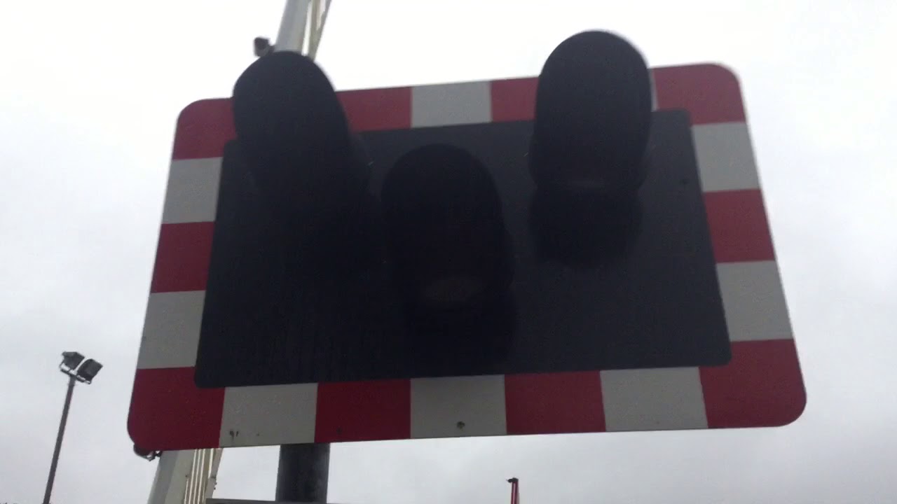 Intro to St Fagans (MCB-CCTV) Level Crossing (Cardiff) Wednesday 14.02. ...