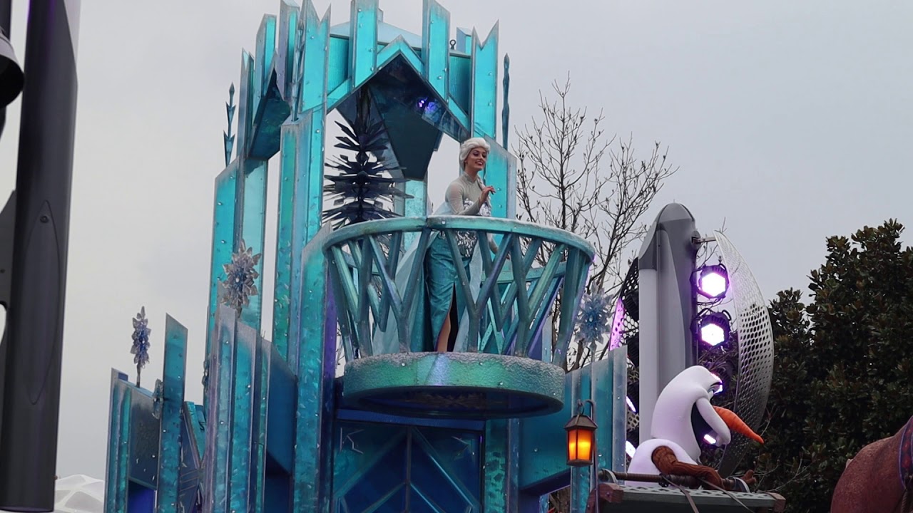 Disney Parade - Frozen - YouTube