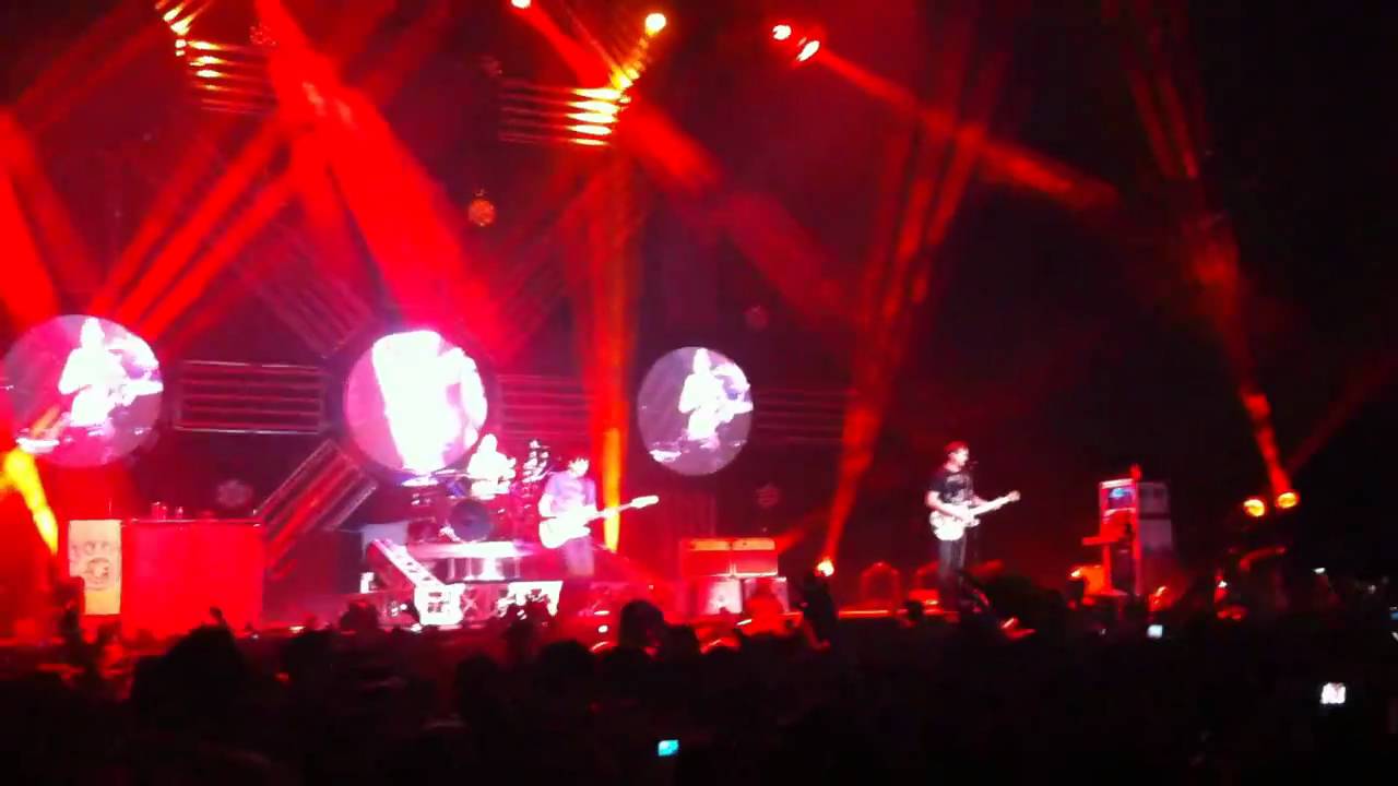 Blink-182 Live @ The O2 Arena, Dublin - Always - YouTube