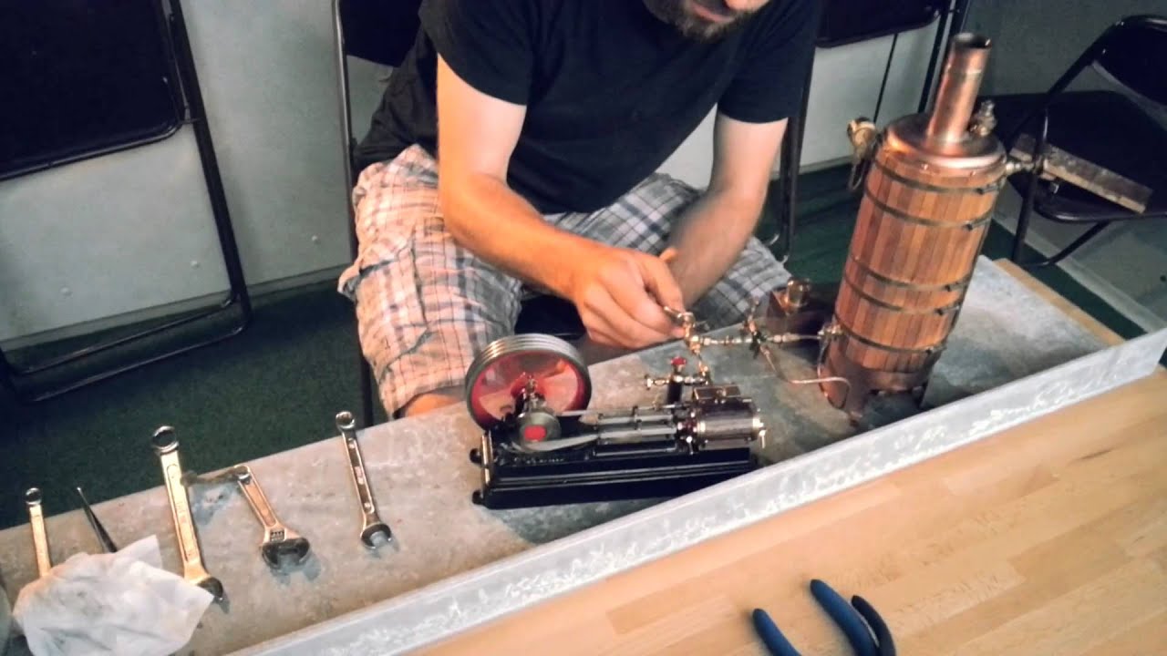 Une petite machine à vapeur Stuart Mill - YouTube