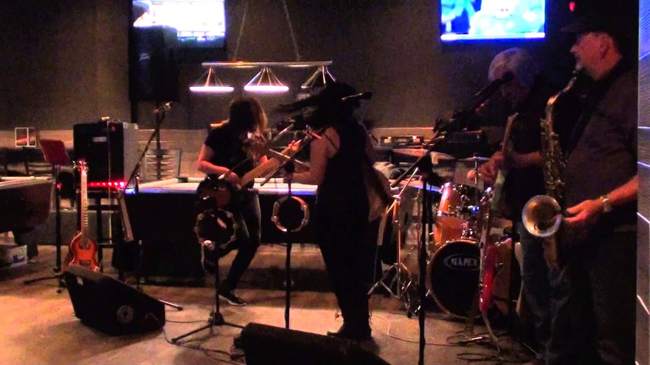 Lisa Schroeder and Abbie Thurgood at the Silver Point Pub Saturday Jam ...