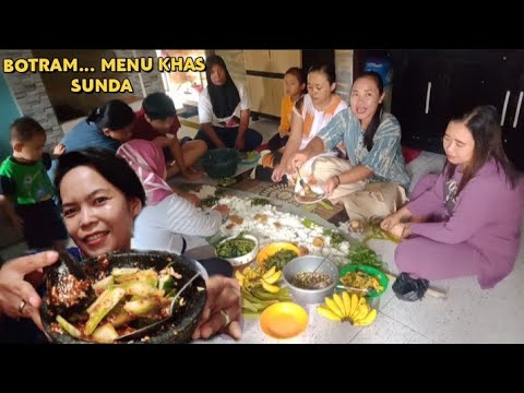 BOTRAM... semua menu khas Sunda ada, makan nasi liwet, ikan asin ...