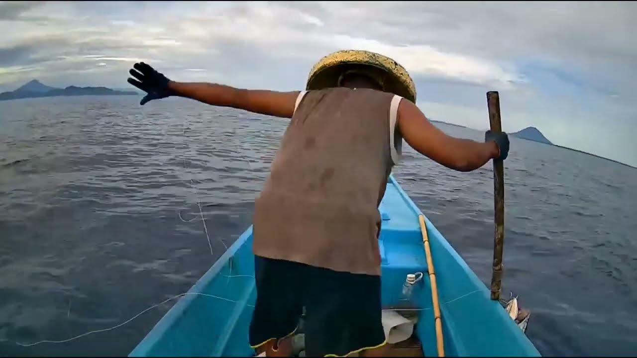 Mancing tuna dengan tehnik traditional layangan - YouTube