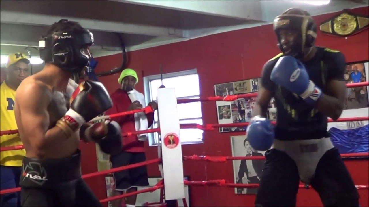 HIGH LEVEL SPARRING- Justin Biggs Vs Derrieck Cuevas At Stacey Mckinley ...
