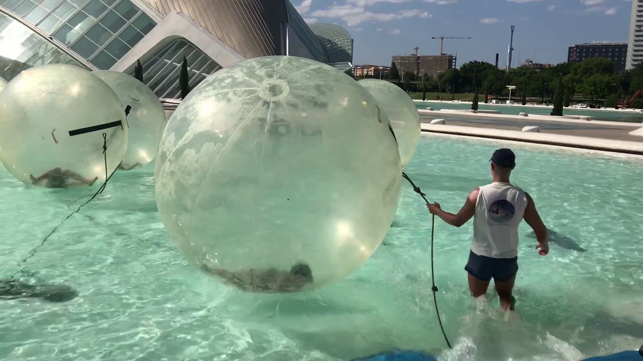 Kids inside balls on water in Valencia - YouTube
