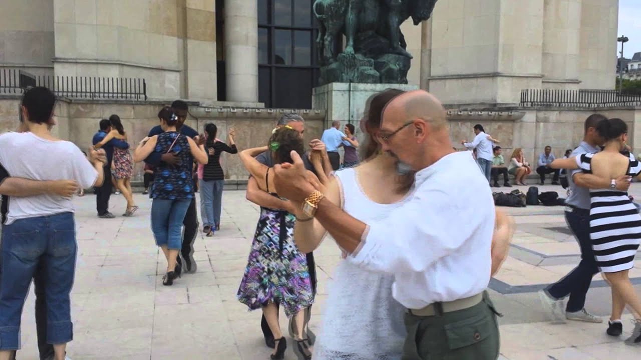 Life in 2 minutes: Tango in Paris! - YouTube