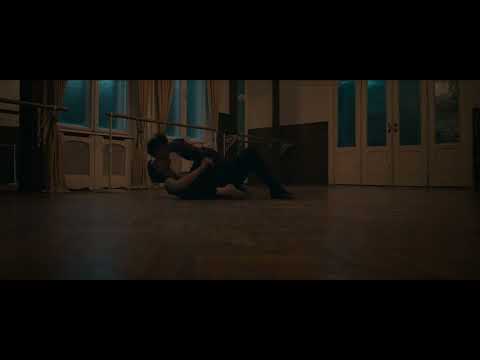 Birds of Paradise / Kissing Scenes — Kate and Felipe (Diana Silvers and Daniel Camargo)