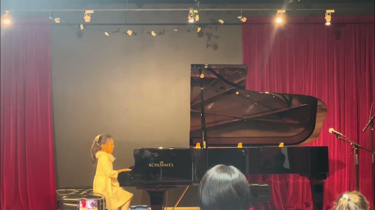 Emily’s first piano recital - YouTube