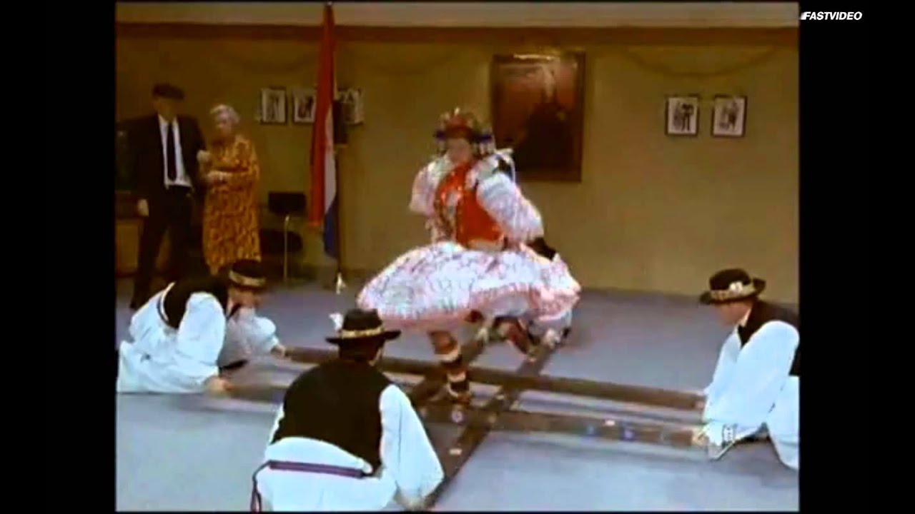 Ida's dance - Malcolm 6x18 - YouTube