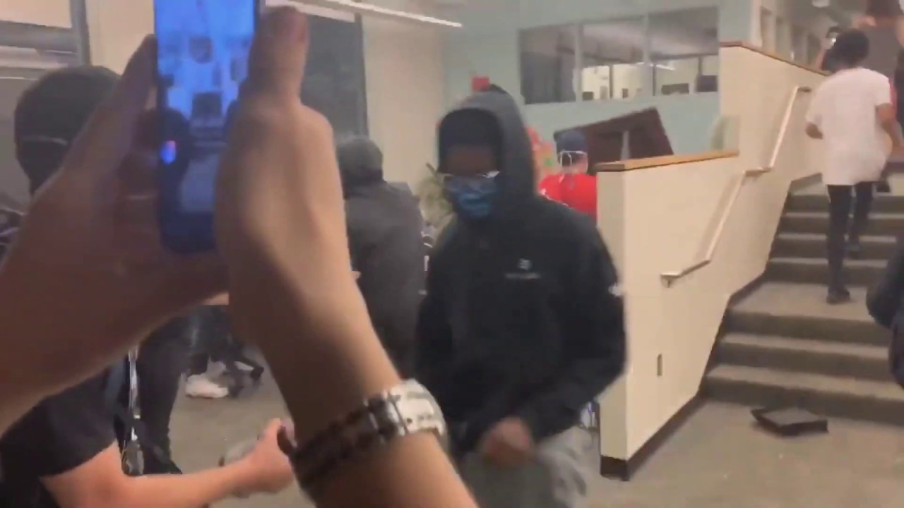 Portland Protesters BURN DOWN The Justice Center County Court & DESTROY ...