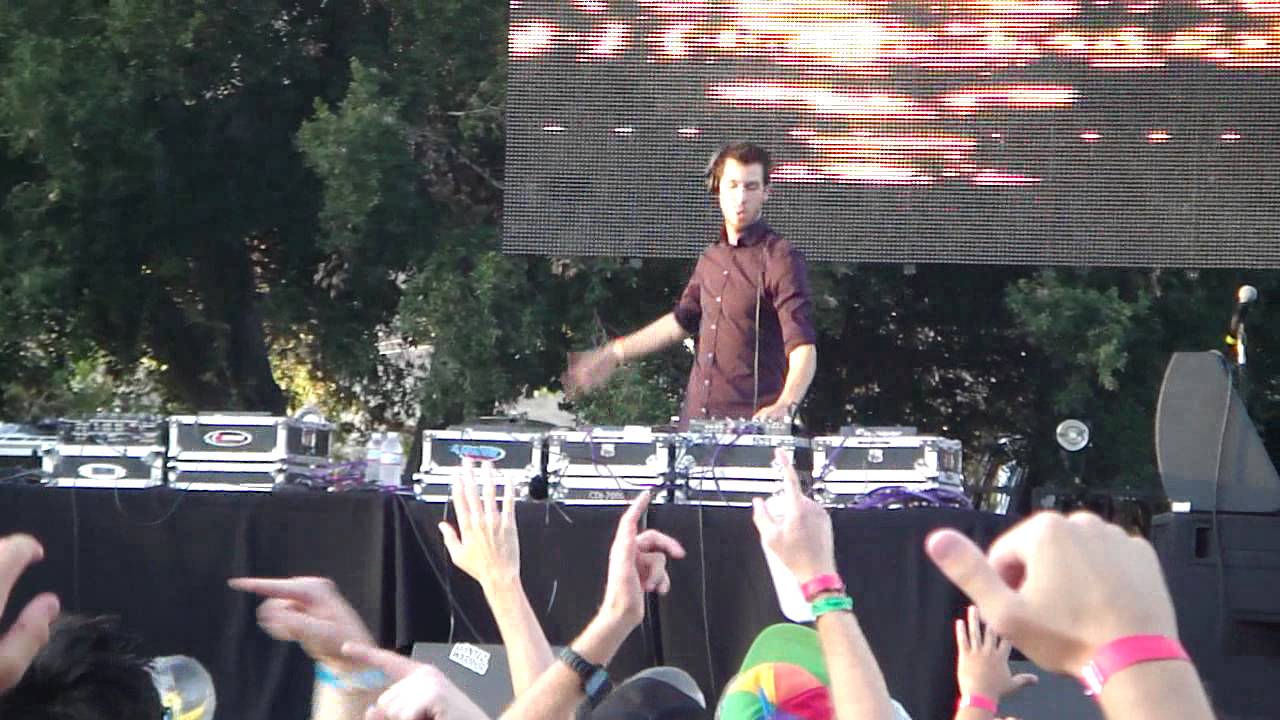 Calvin Harris "Holiday" (Dizzee Rascal remix) @ Pacific Festival 2011 ...