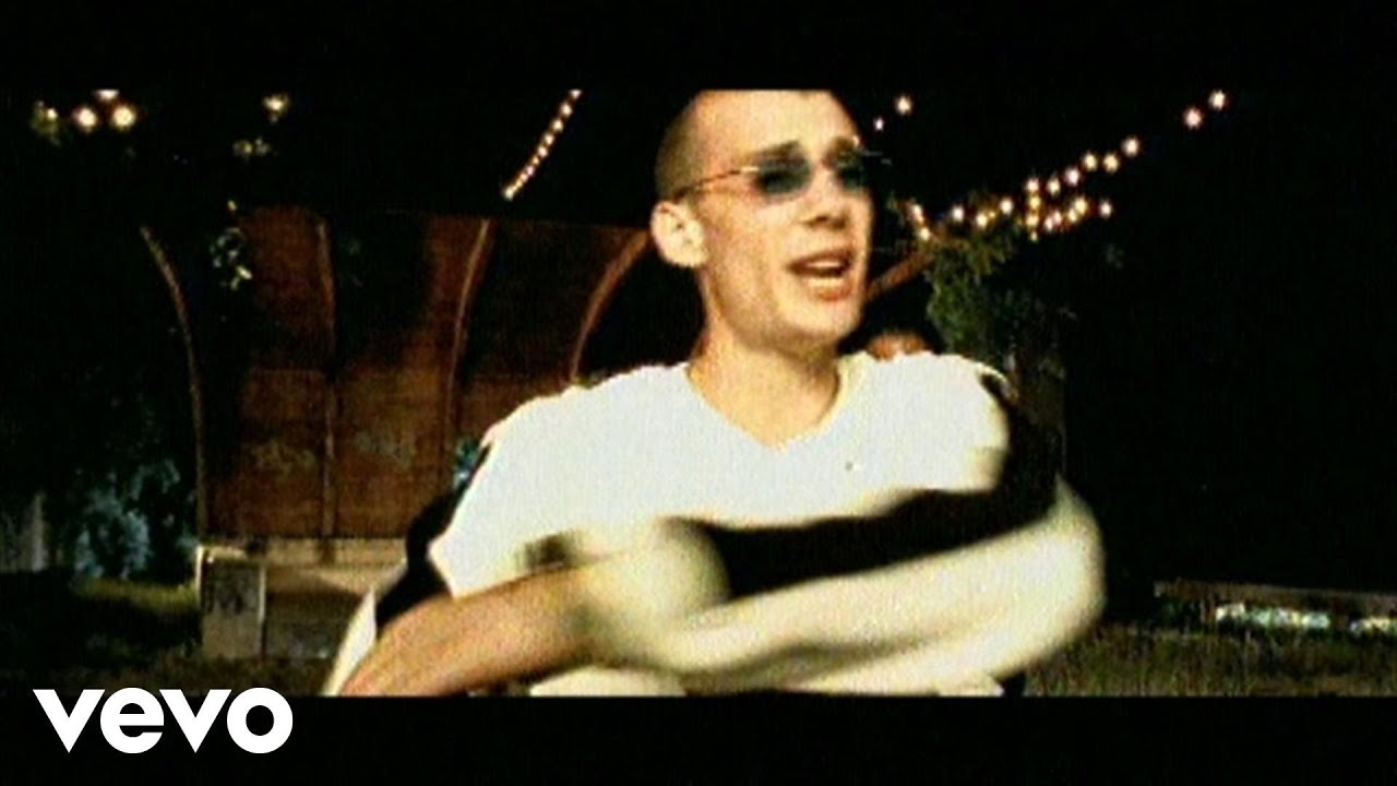 Gemelli Diversi - Musica (videoclip) - YouTube Music