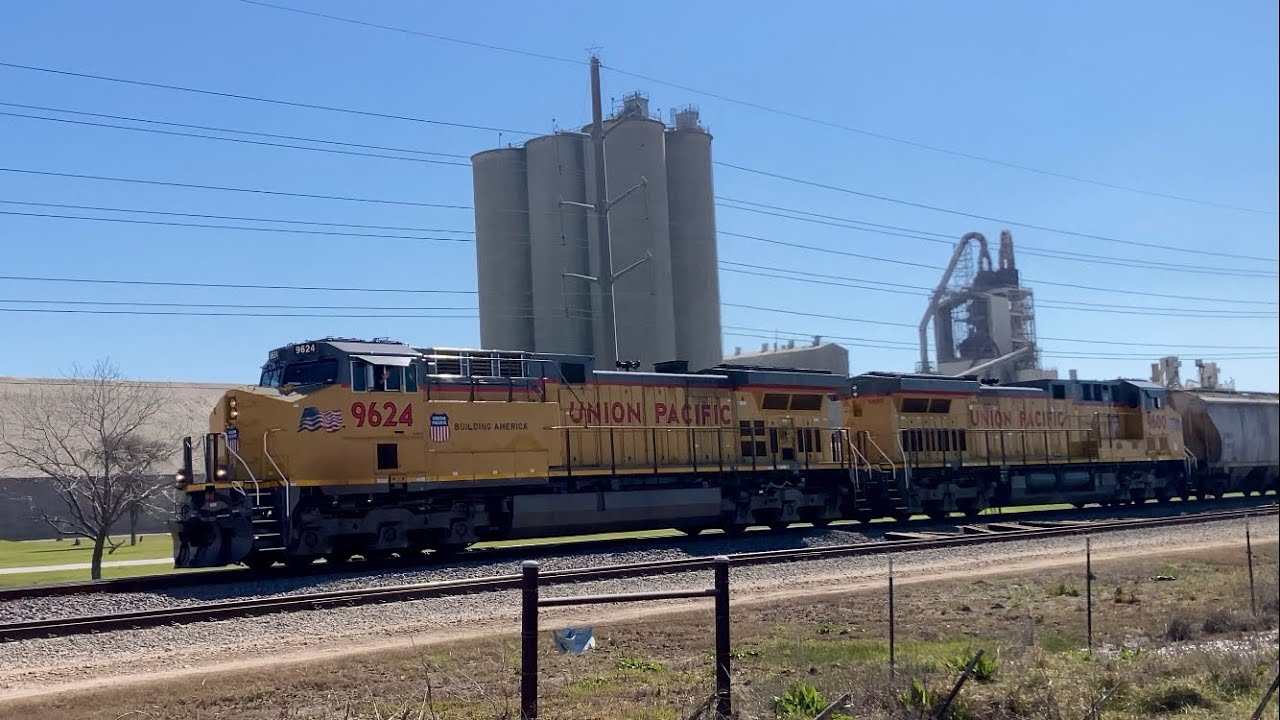 (Dash 9 Duo!) UP 9624 w/ Friendly Crew Leads Northbound Cement Train Passed Lehigh Plant In Buda ...