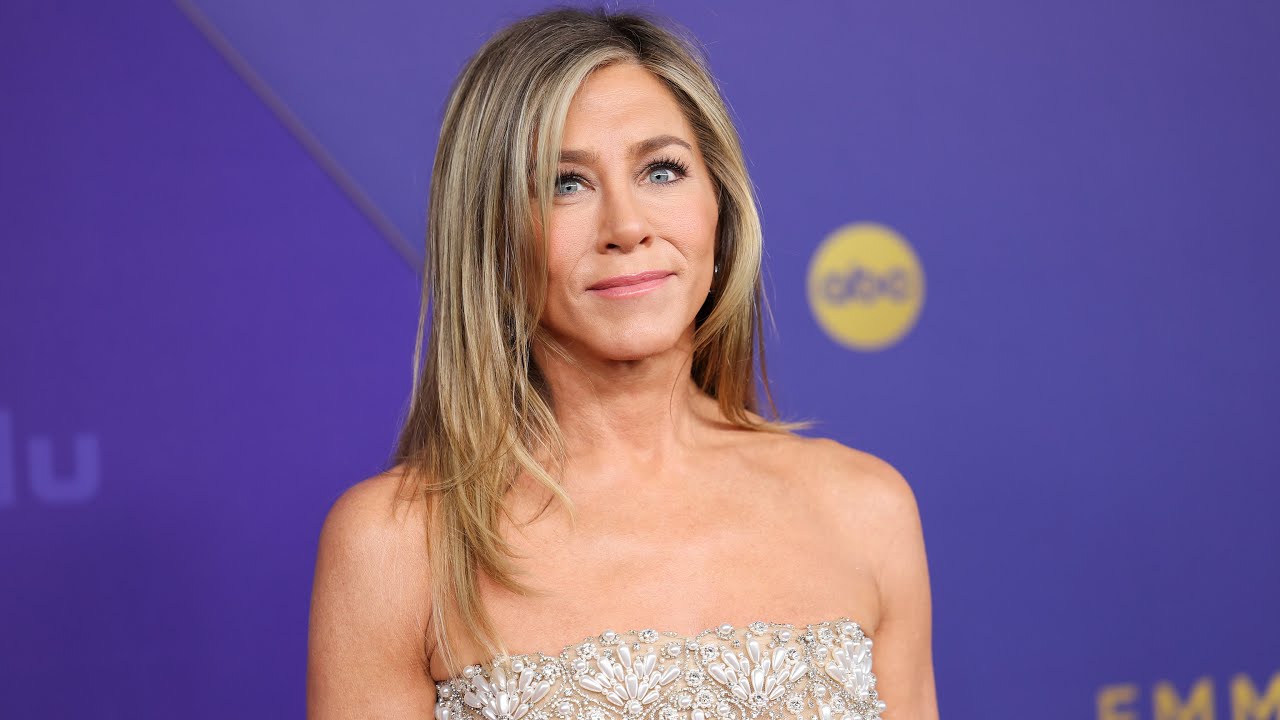 Jennifer Aniston was home when man crashed car through front gate of ...