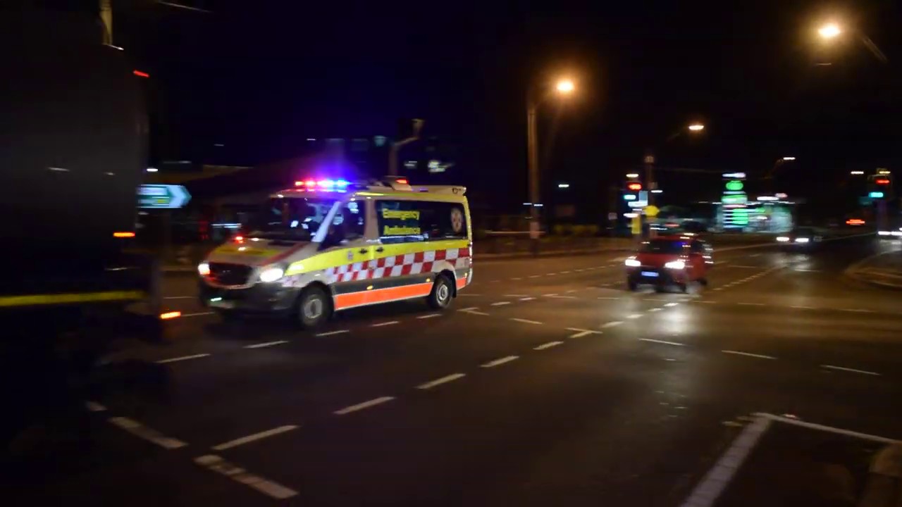NSW Police Detectives & Ambulance Responding - YouTube