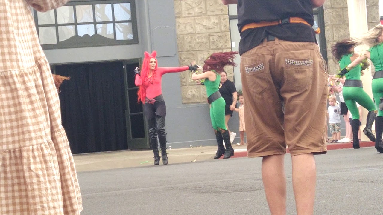 Posion Ivy's Dance Movieworld Beginning - YouTube