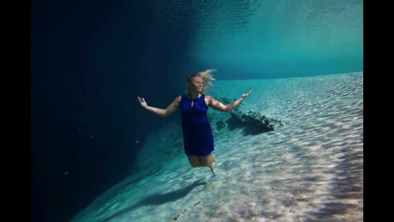 standing in mid air -underwater photography by Daan Verhoeven - YouTube