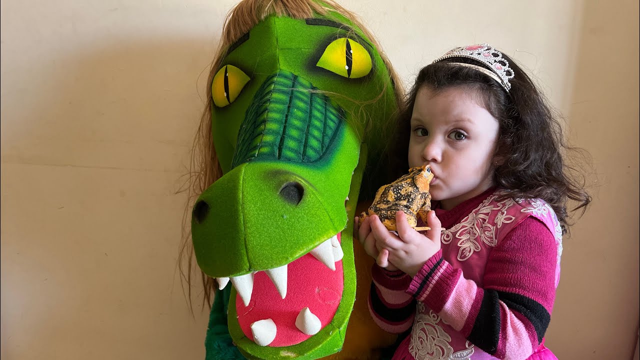 A CUCA MALVADONA transformou o Príncipe em sapo 😱 - YouTube